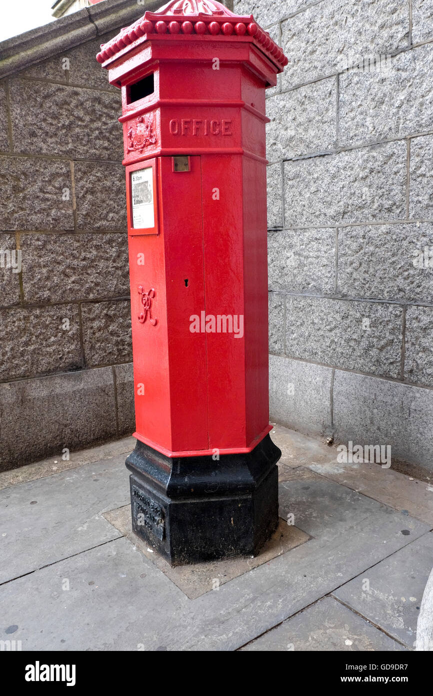 An iconic red British Mail letter box in London Stock Photo - Alamy