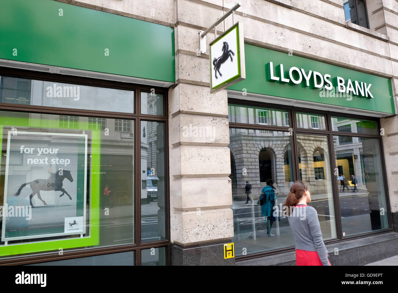 Lloyds Bank retail outlet in the City of London Stock Photo - Alamy