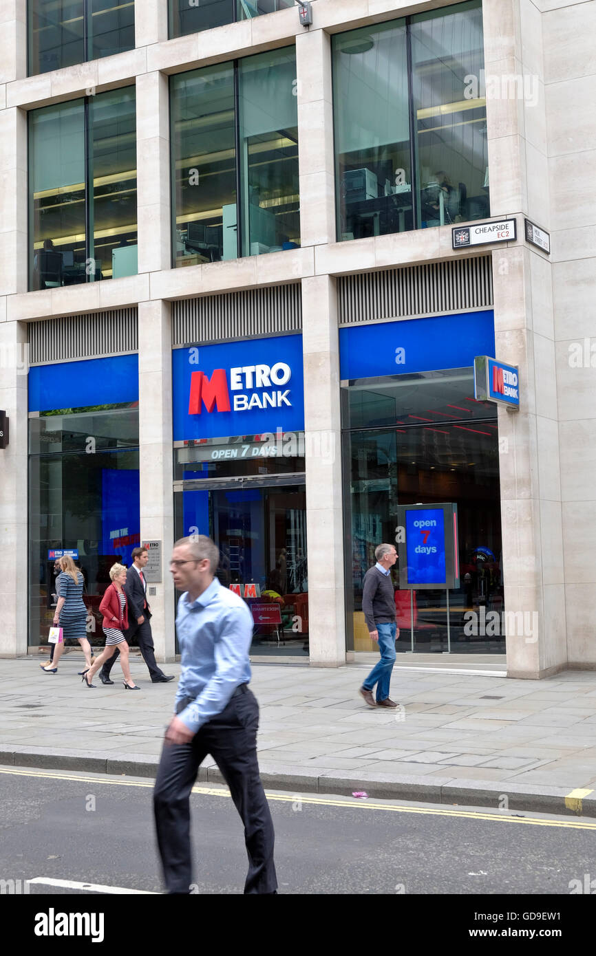 Banking outlet hi-res stock photography and images - Alamy