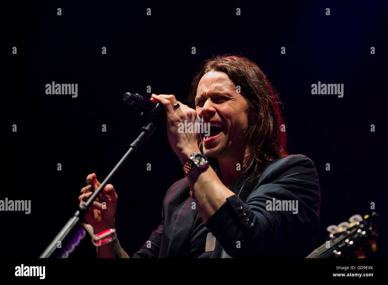 Myles kennedy alter bridge hi-res stock photography and images - Alamy