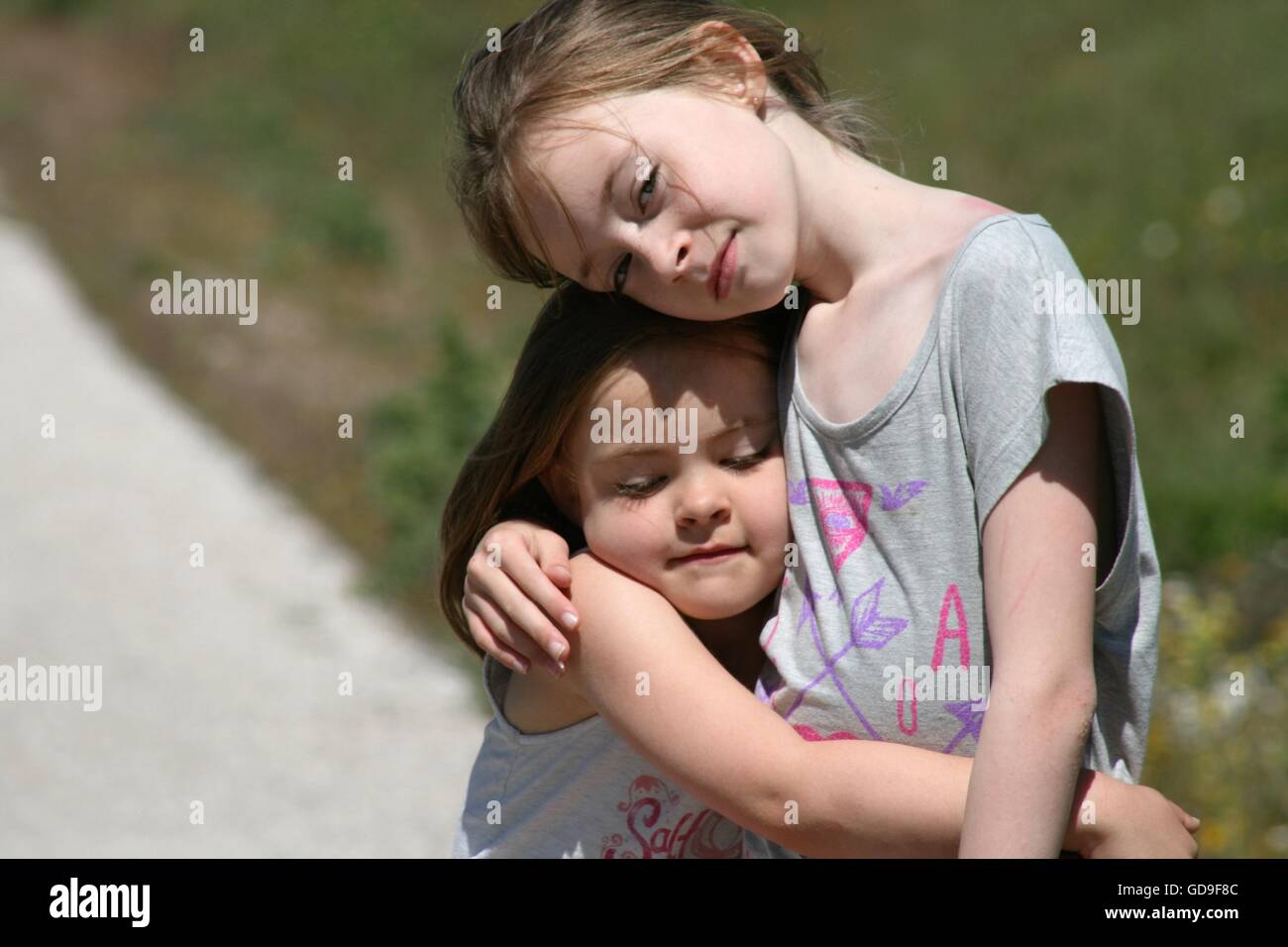 Sisters hugging hi-res stock photography and images - Alamy Sisters hugging hi-res stock photography and images - Alamy