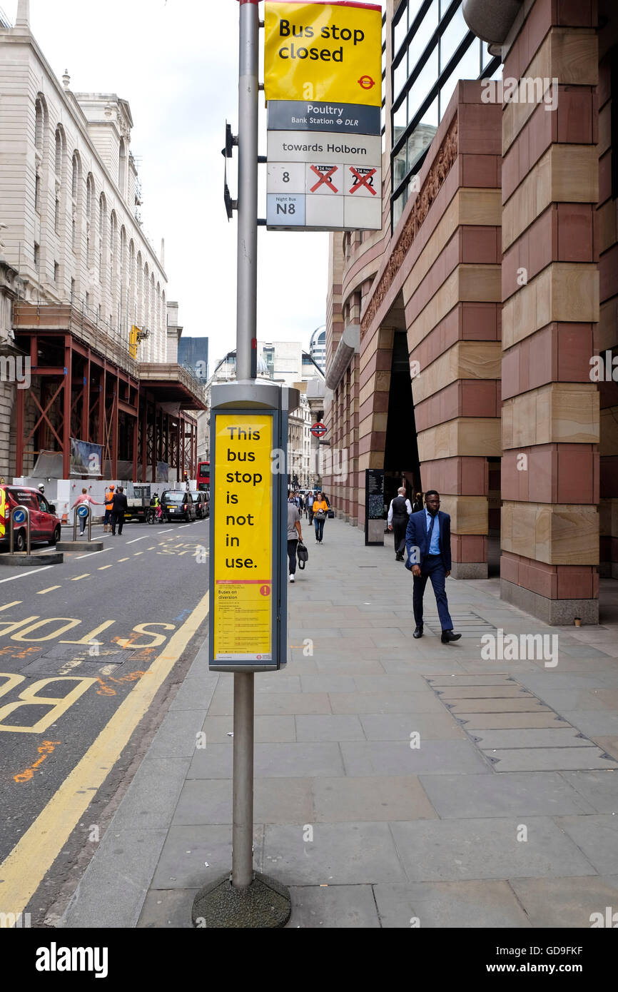 London england bus stop signs hi-res stock photography and images - Alamy
