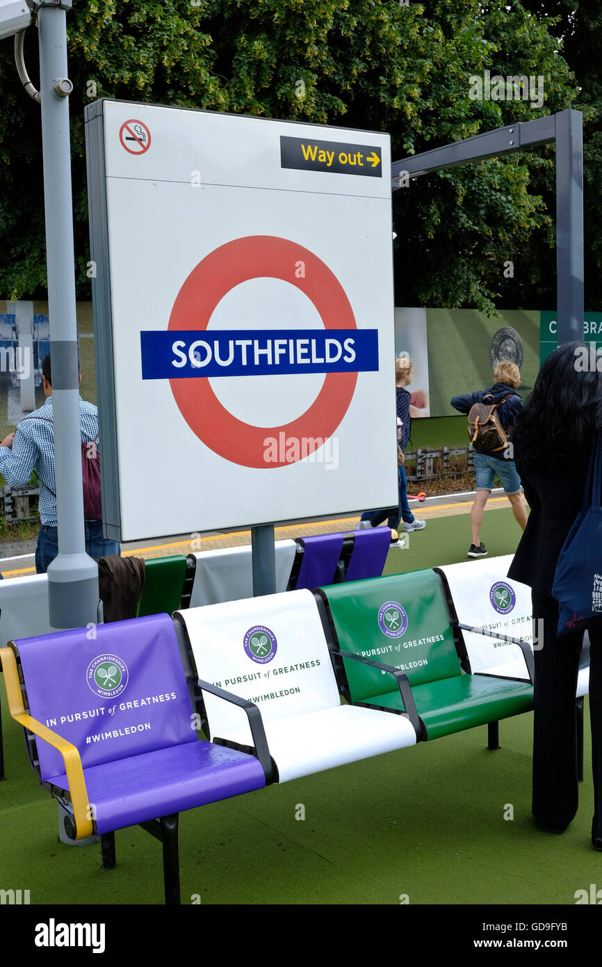 Wimbledon underground station hi-res stock photography and images - Alamy