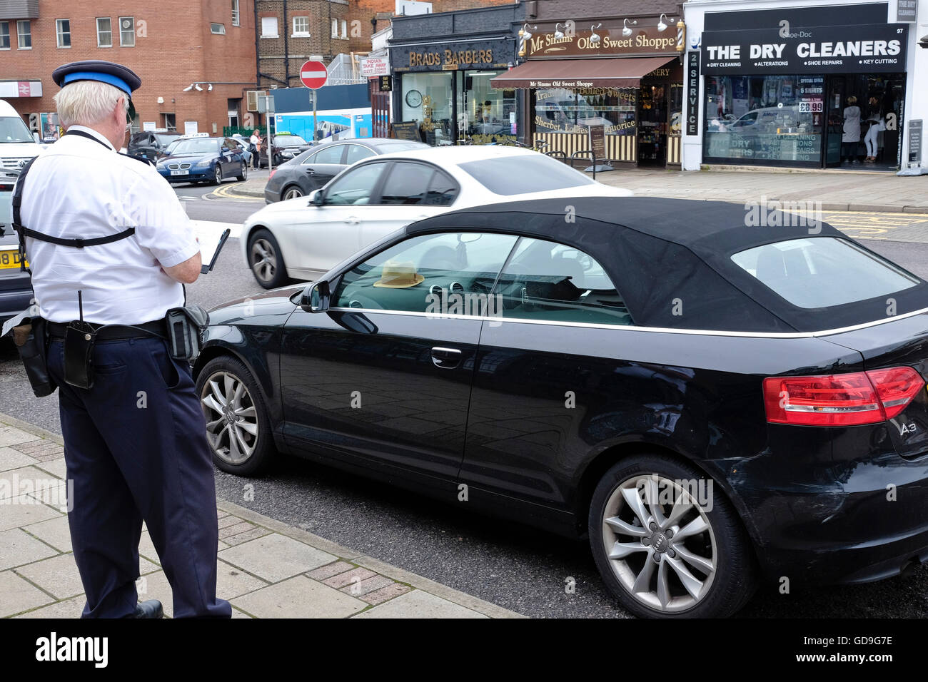Writing a traffic ticket hi-res stock photography and images - Alamy