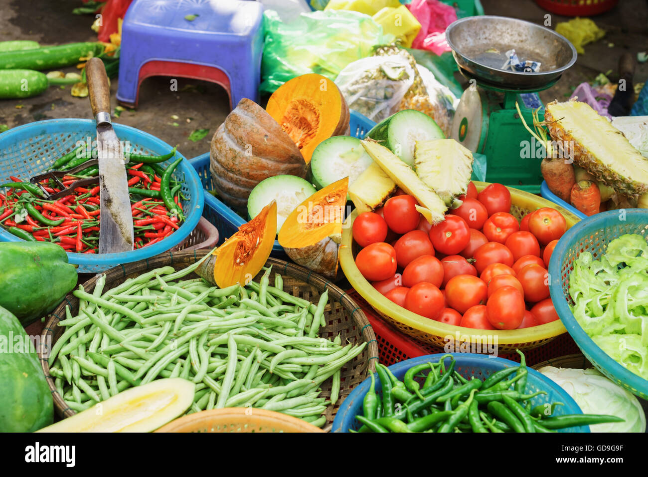 Asian street farmer market selling fresh fruit and vegetables in Hoi An ...