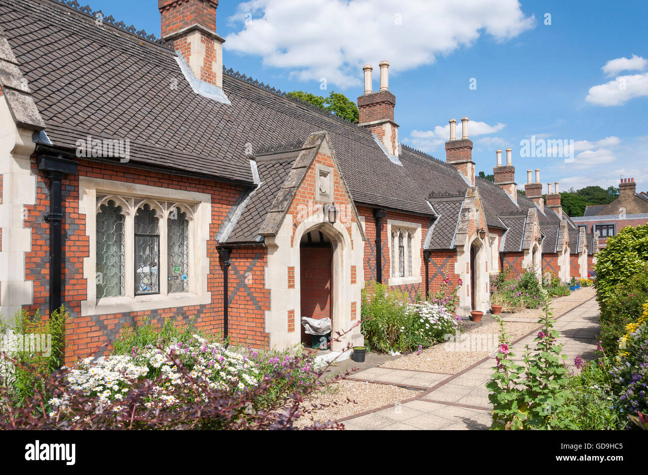 London almshouses hi-res stock photography and images - Alamy