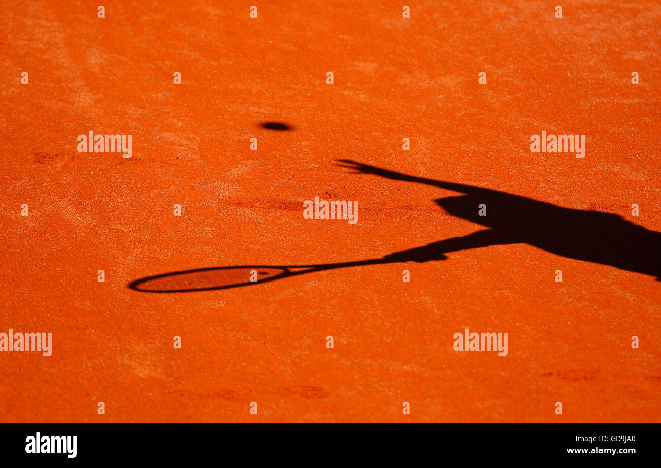 Shadow of a tennis player Stock Photo - Alamy
