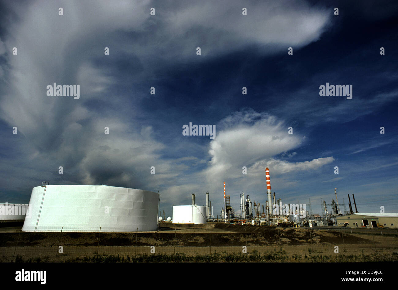 Oil refinery edmonton alberta hi-res stock photography and images - Alamy