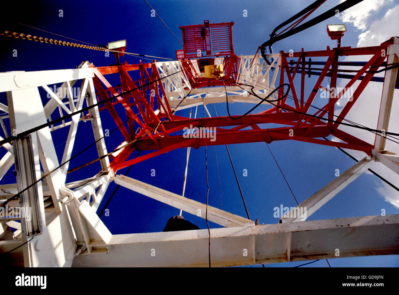 Middle east oil fields hi-res stock photography and images - Alamy