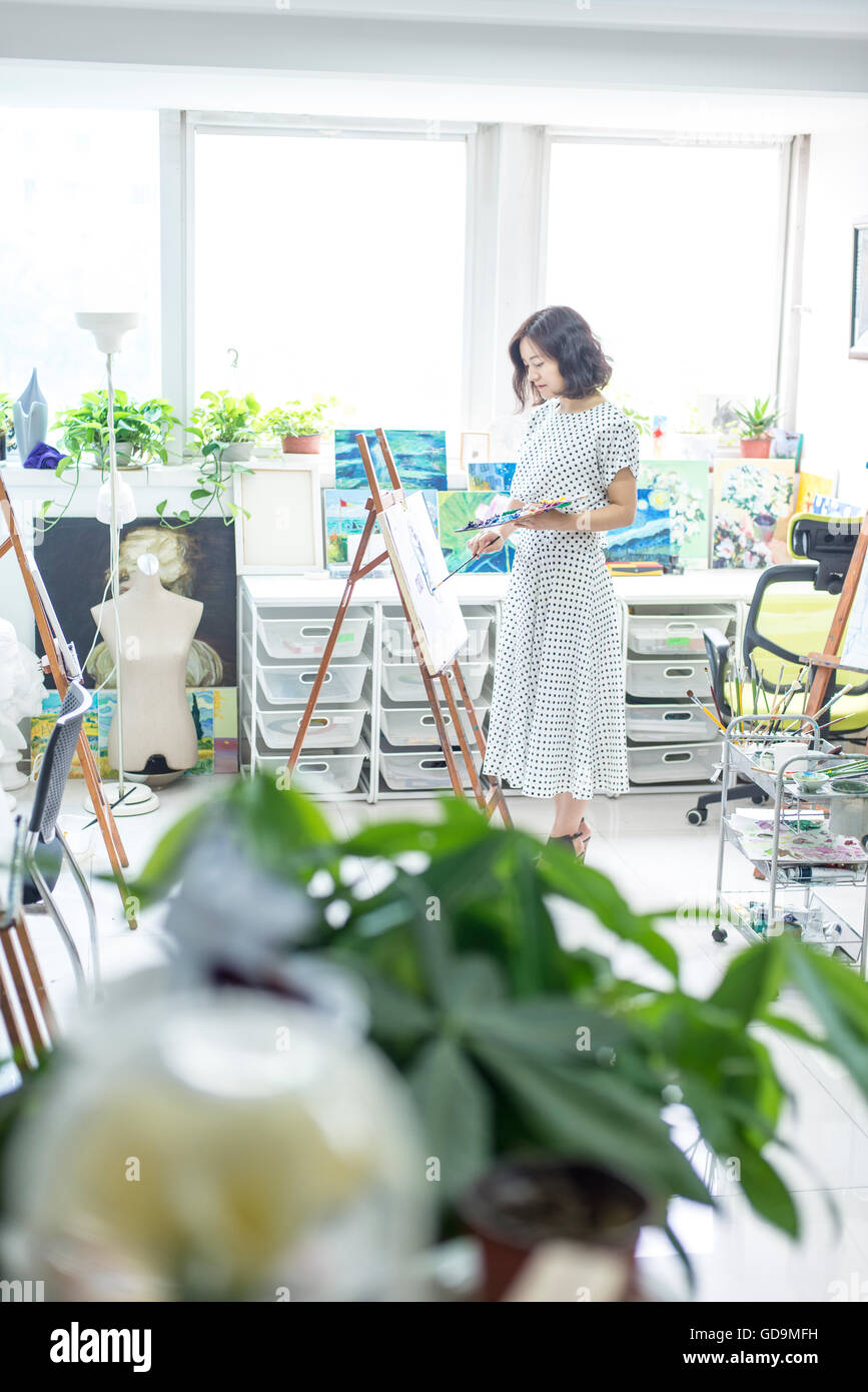 A female artist in the studio Stock Photo - Alamy