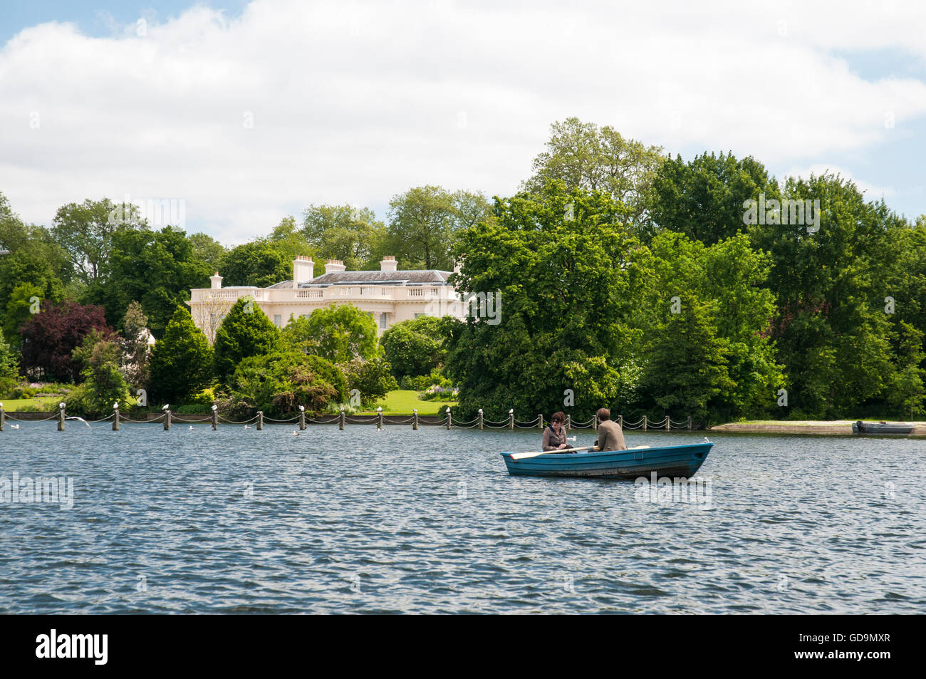 Regents park boating pond hi-res stock photography and images - Alamy