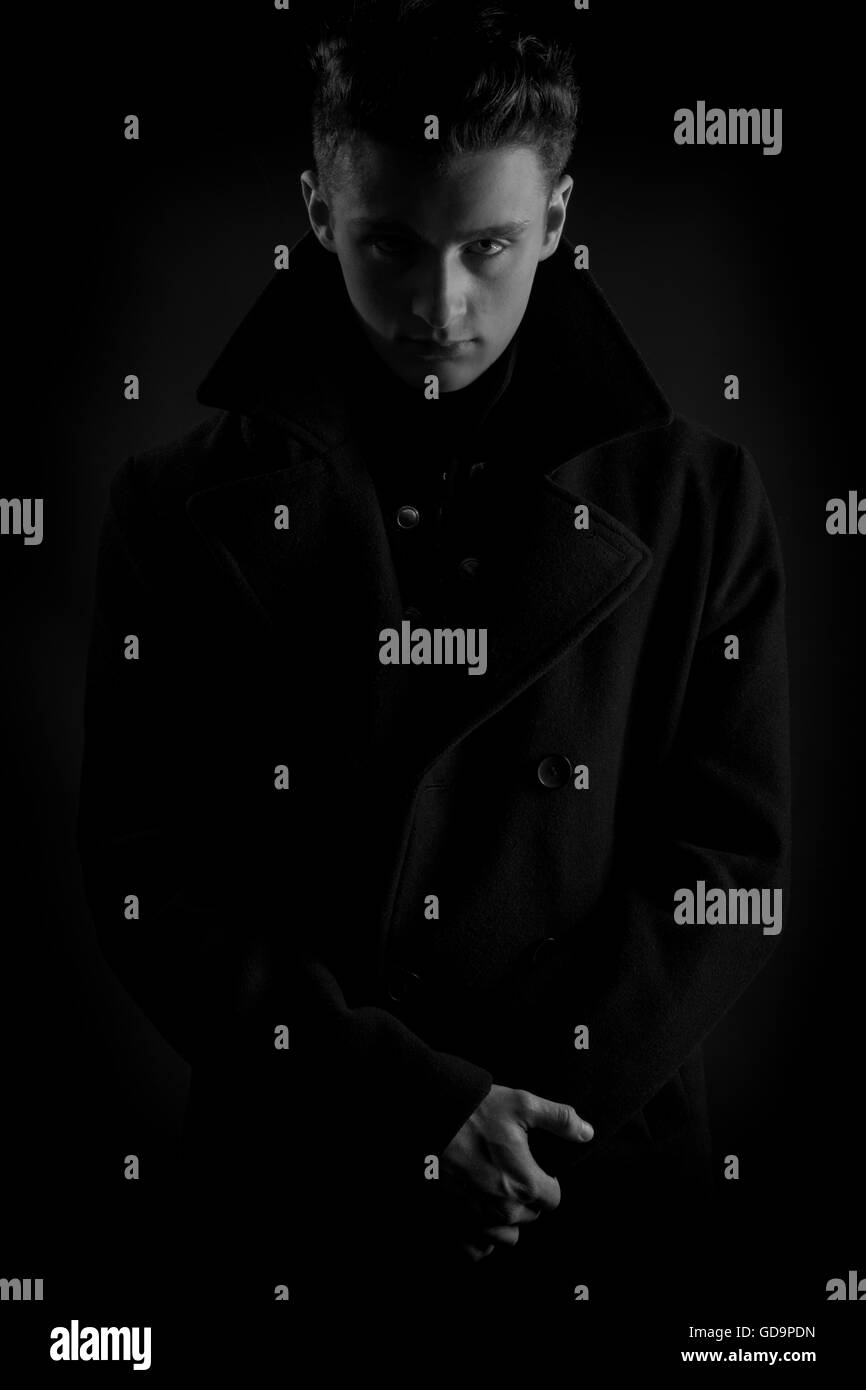 Dramatic lighting face hi-res stock photography and images - Alamy