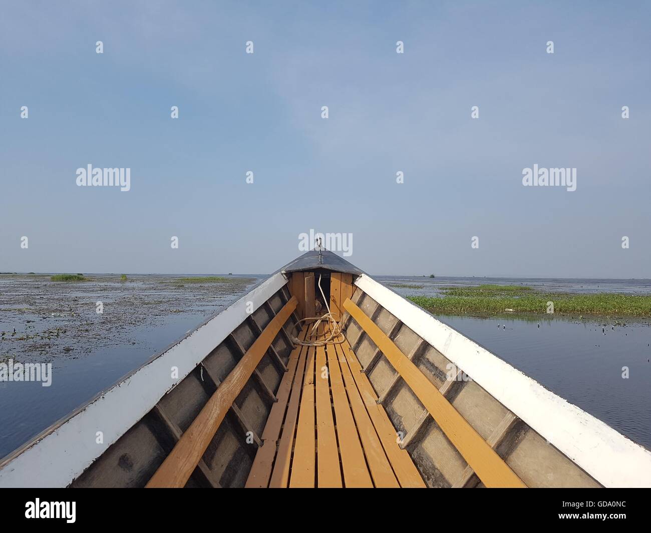 Traditional Burmese fishing boat on Inle Lake, Myanmar Stock Photo - Alamy