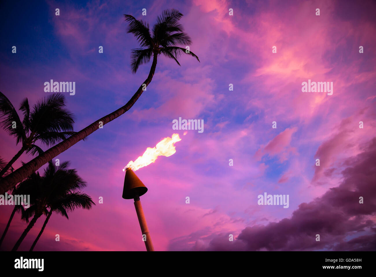 Tiki torch hi-res stock photography and images - Alamy