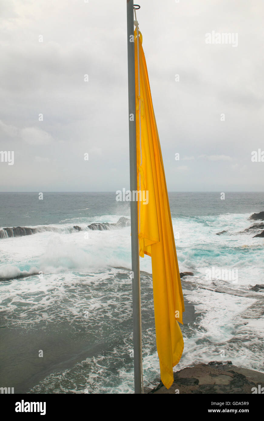 Weather yellow alert hi-res stock photography and images - Alamy