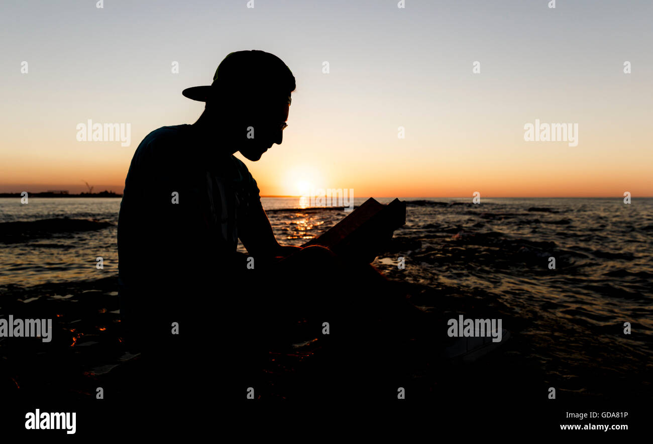 Sunset reading hi-res stock photography and images - Alamy