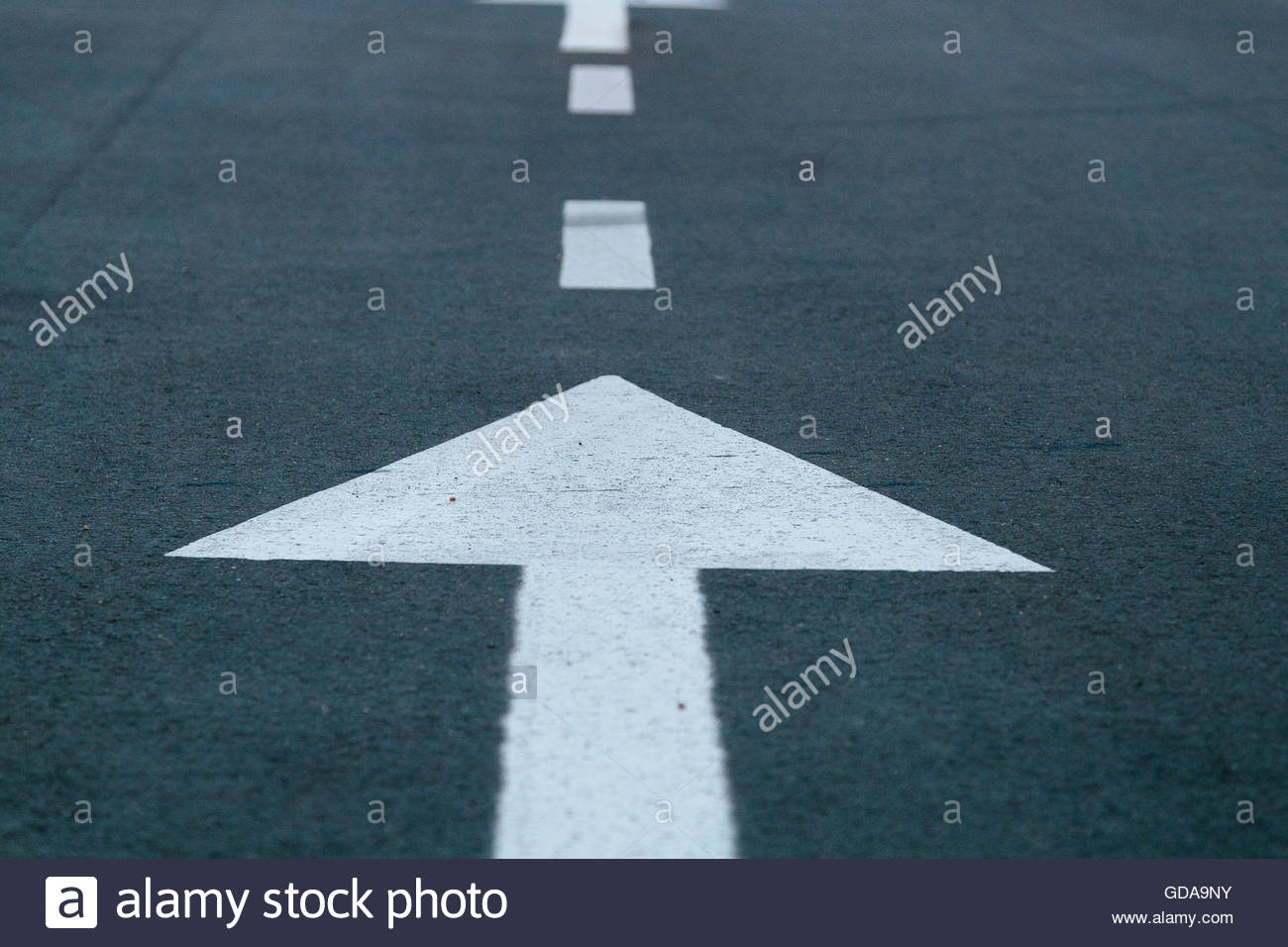 Road Curve Arrow Stock Photos & Road Curve Arrow Stock Images - Alamy