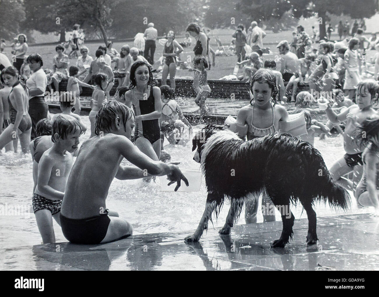 Children having fun at The Lido, Verulamium Park, St Albans ...