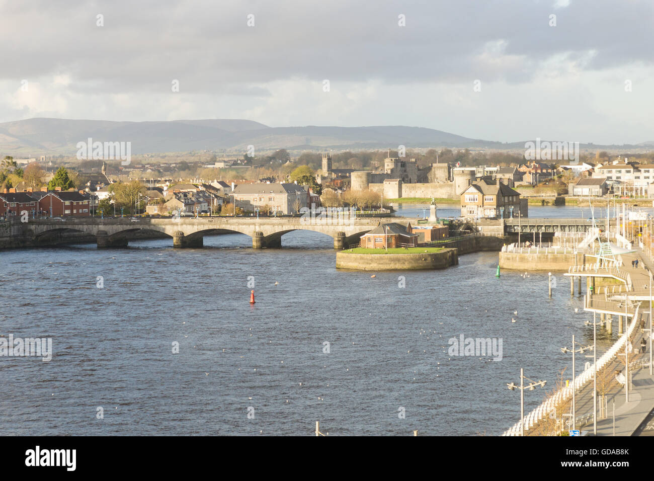 Ireland, Limerick, view over the River Shannon Stock Photo - Alamy