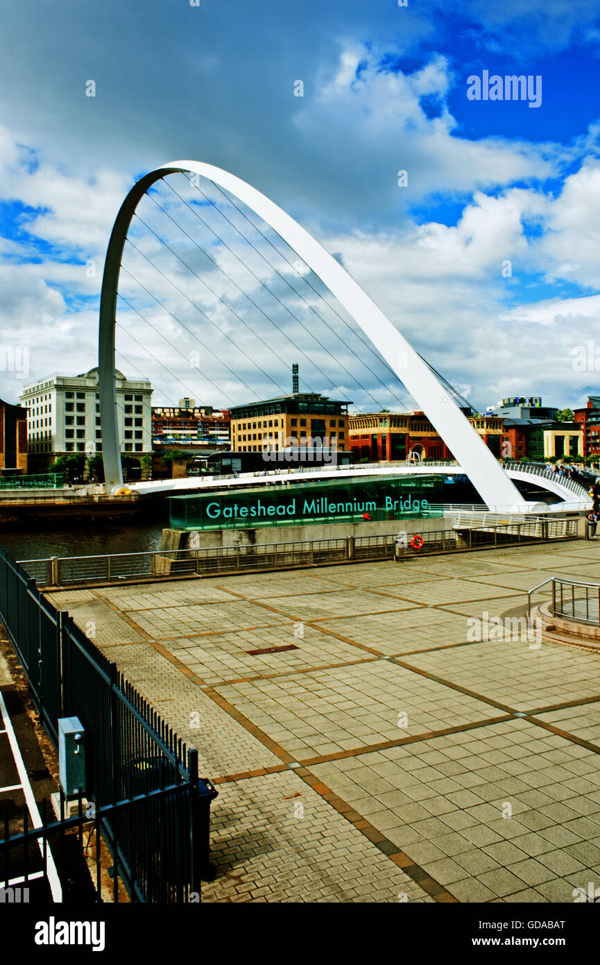 Gateshead Millennium Bridge, Quayside, Gateshead Stock Photo - Alamy