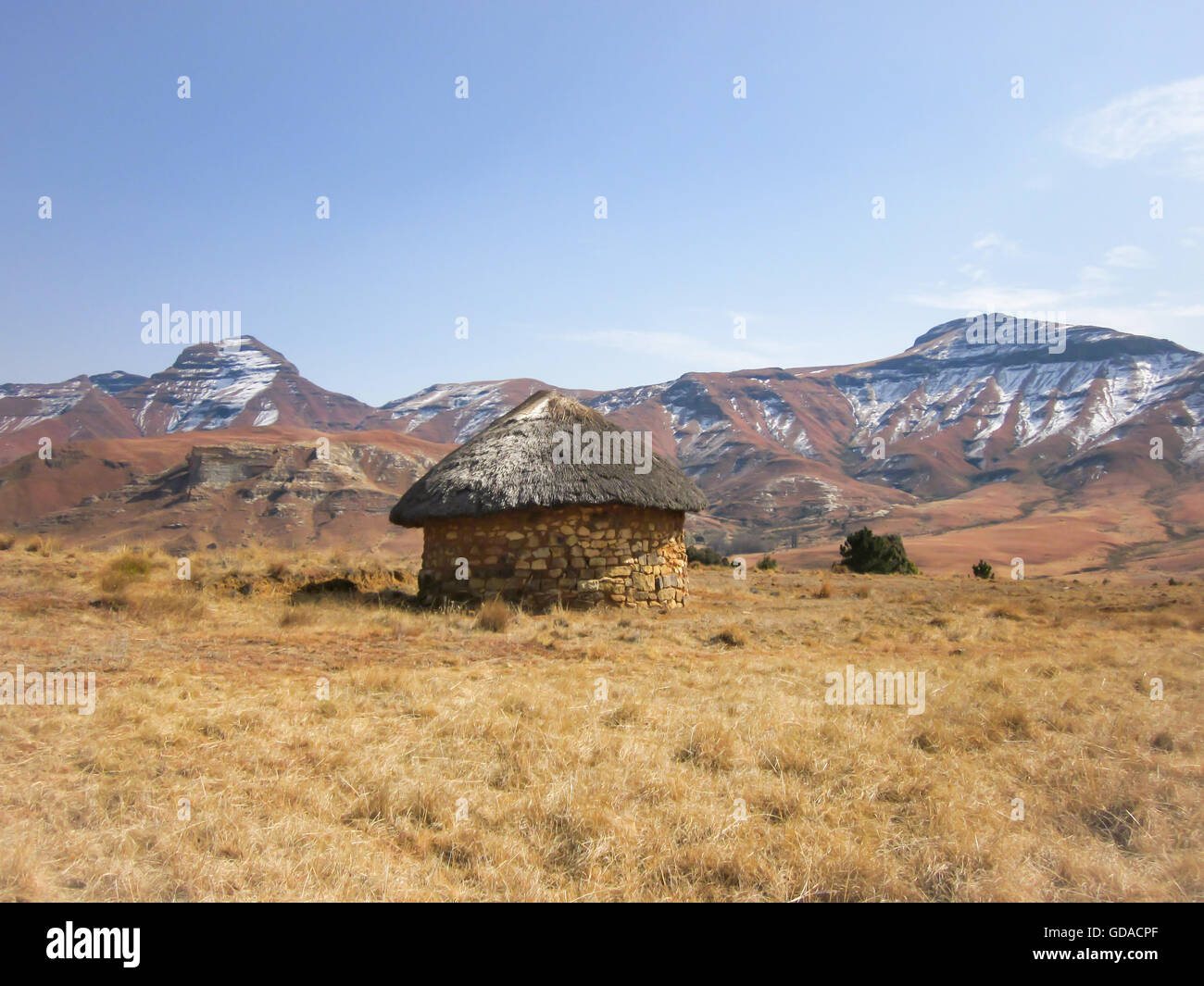 Lesotho, Thaba-Tseka, Drakensberg, House, Rundhütte Stock Photo - Alamy