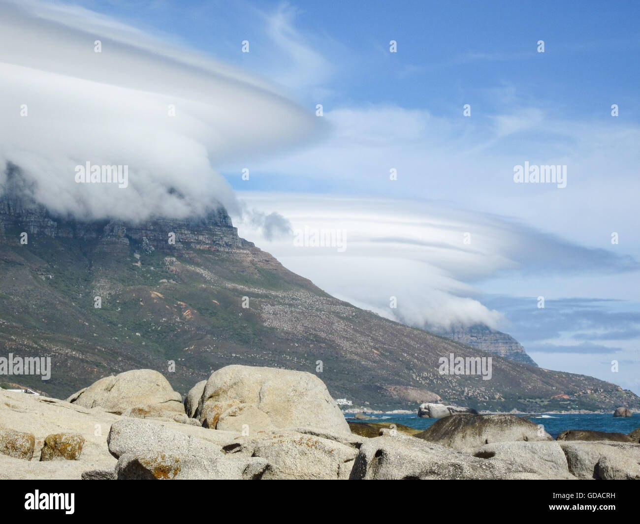 South Africa, Western Cape, Cape Town, Dynamic Cloud Clouds at Table ...
