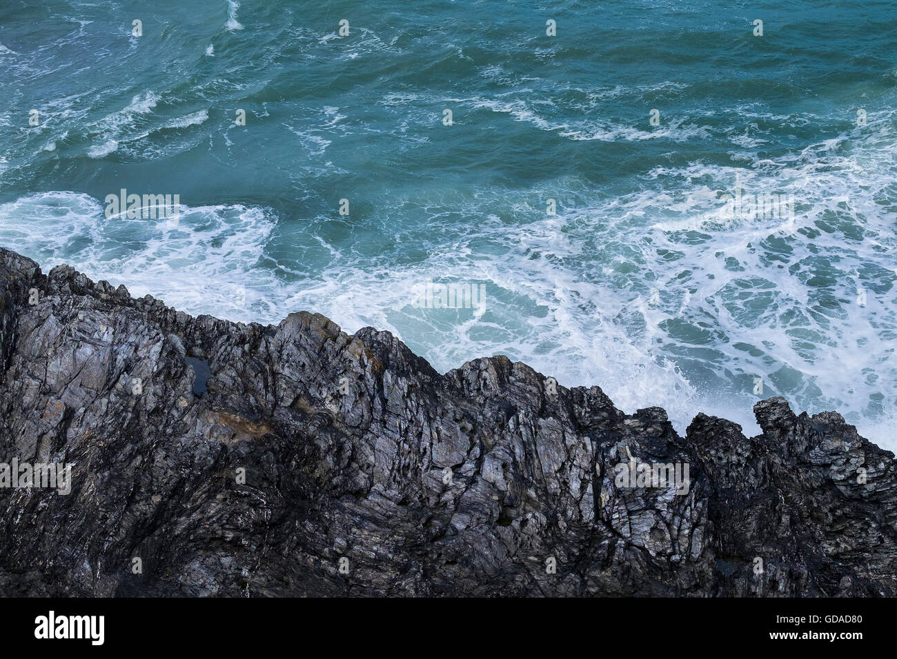 Rough sea crashing onto rocks on the North Cornwall coast Stock Photo ...