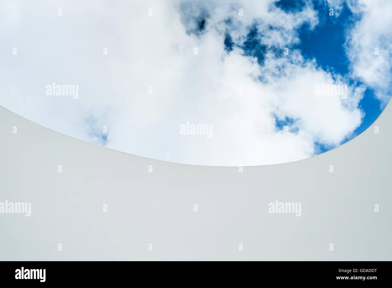 The sky seen from the interior of the viewing chamber of James Turrell ...