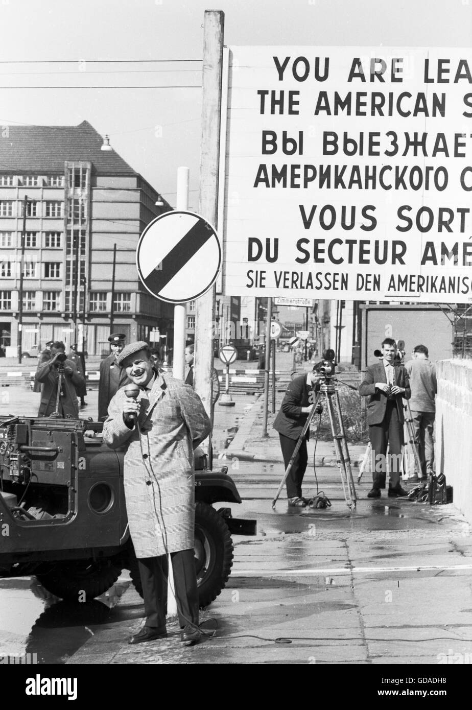 Checkpoint charlie 1960s hi-res stock photography and images - Alamy