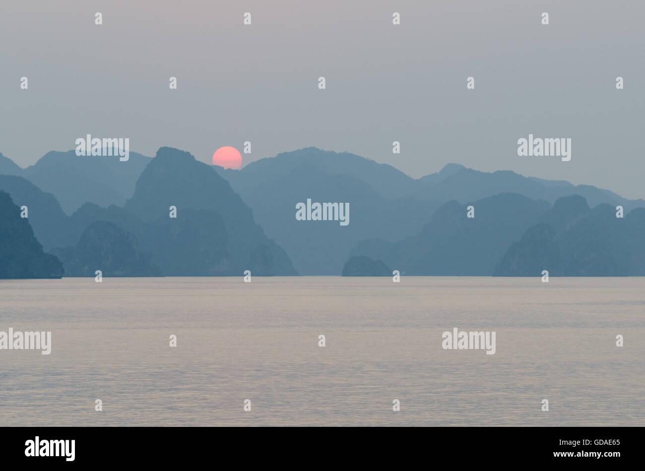 Vietnam, Quang Ninh, Ha Long, sunset in the Halong Bay Stock Photo - Alamy