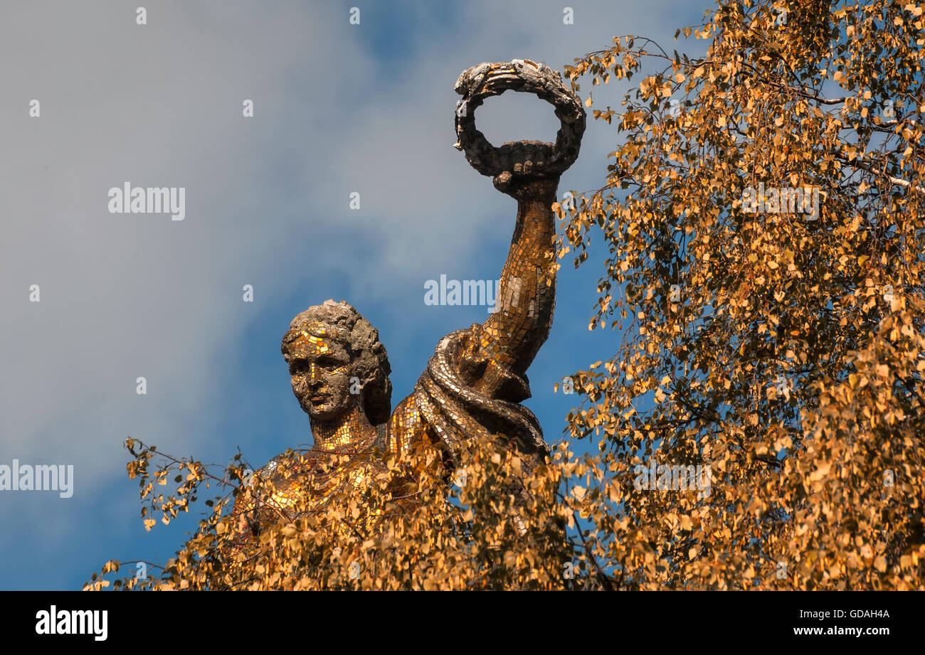 Russian girl sculpture hi-res stock photography and images - Alamy