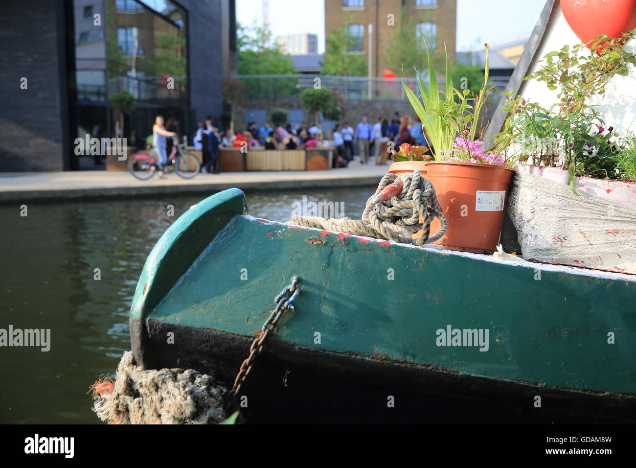 Canal side plants hi-res stock photography and images - Alamy