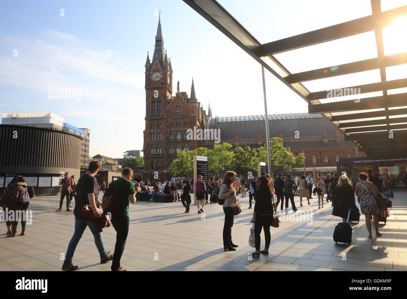 Kings cross london pancras square hi-res stock photography and images ...