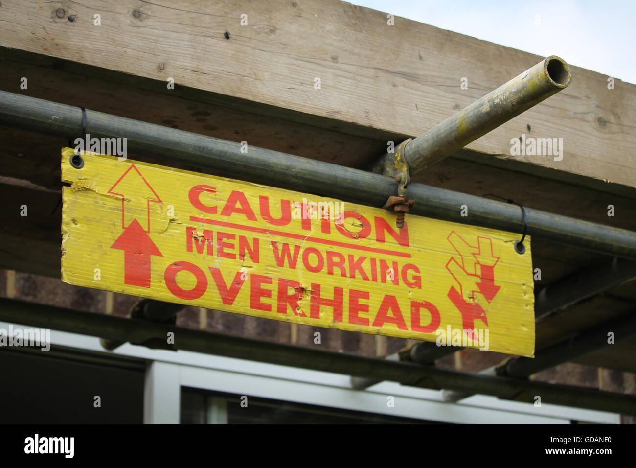 Scaffolding warning sign hi-res stock photography and images - Alamy