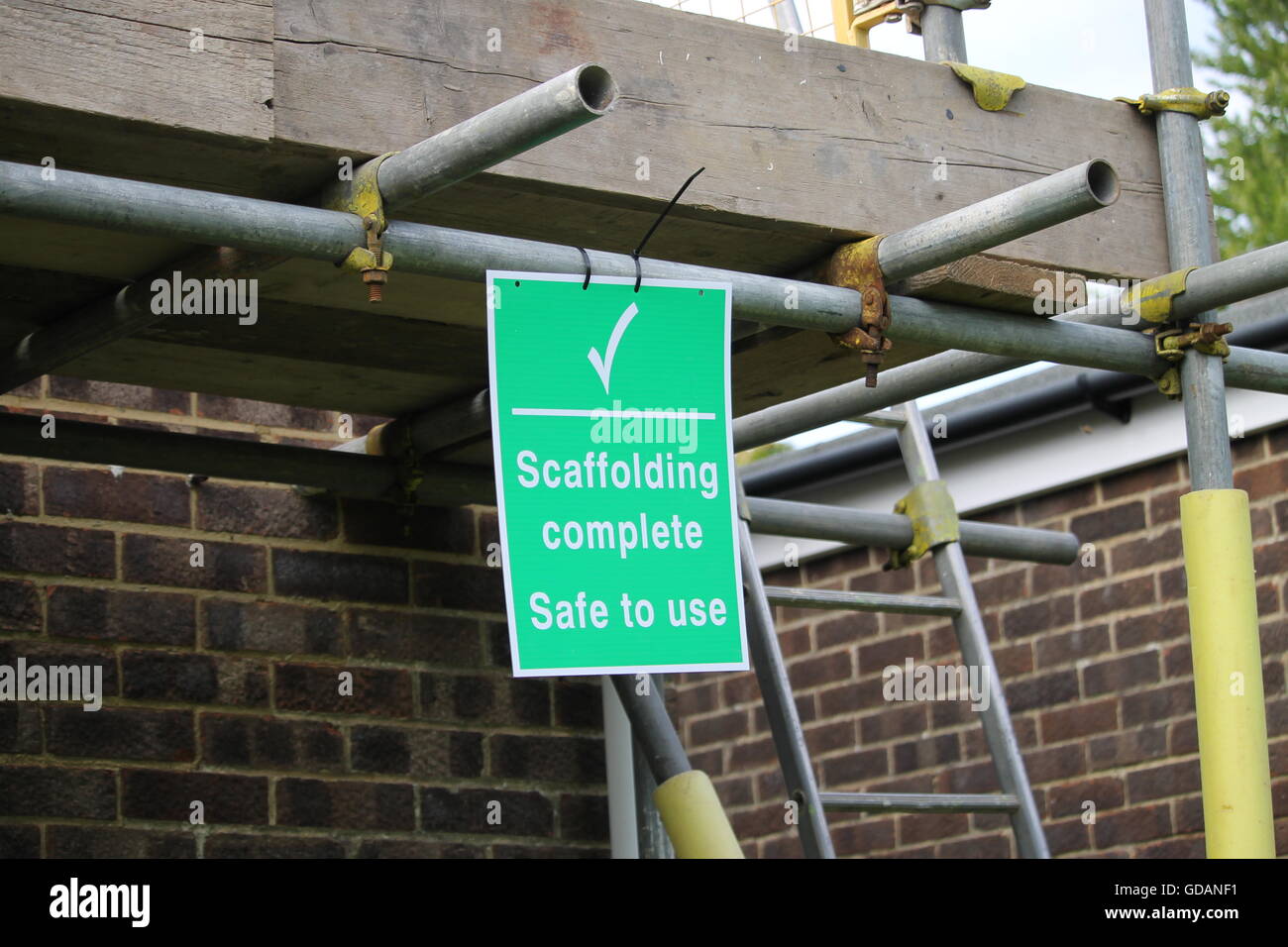 Scaffolding warning sign hi-res stock photography and images - Alamy