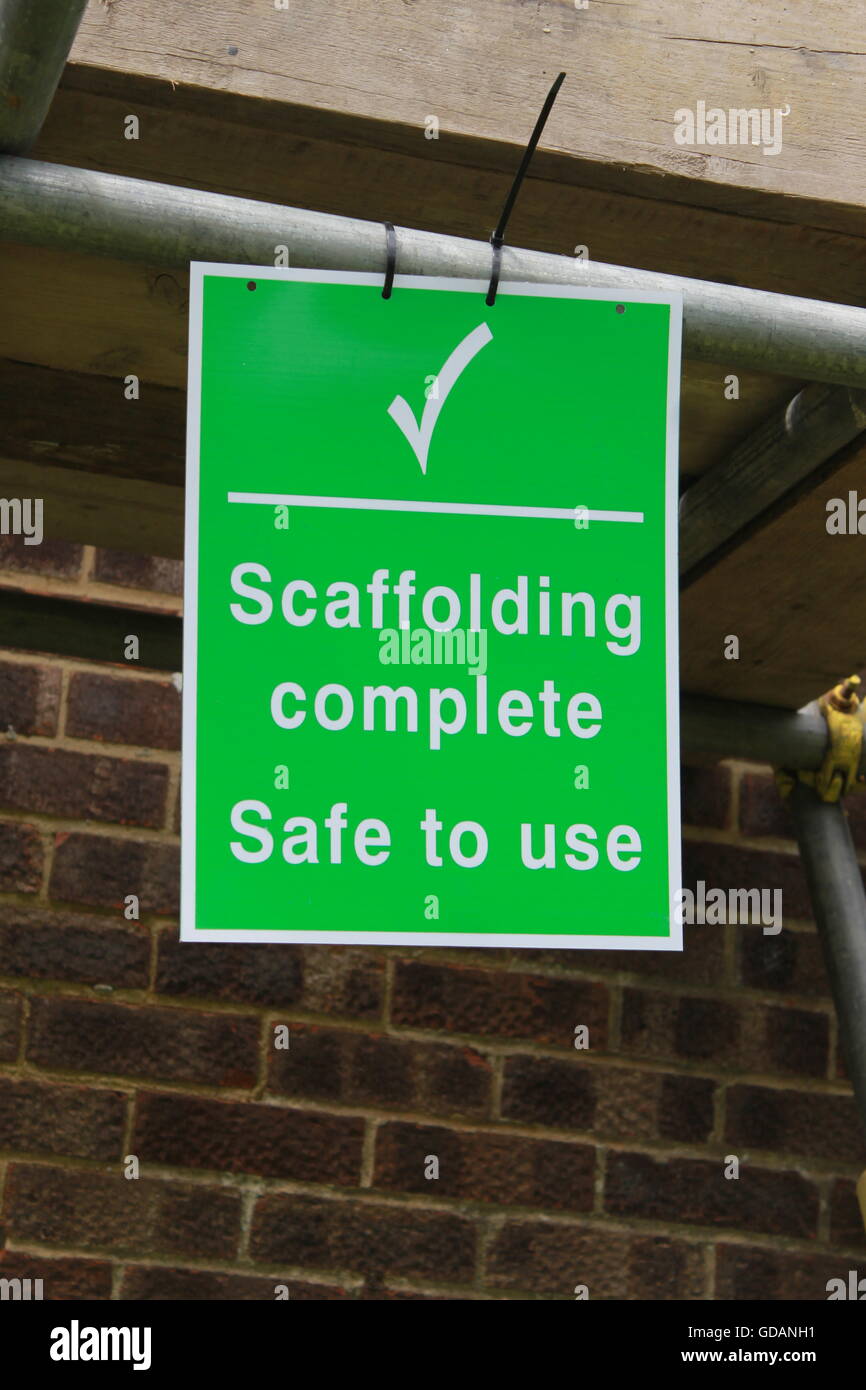 Scaffolding warning sign hi-res stock photography and images - Alamy