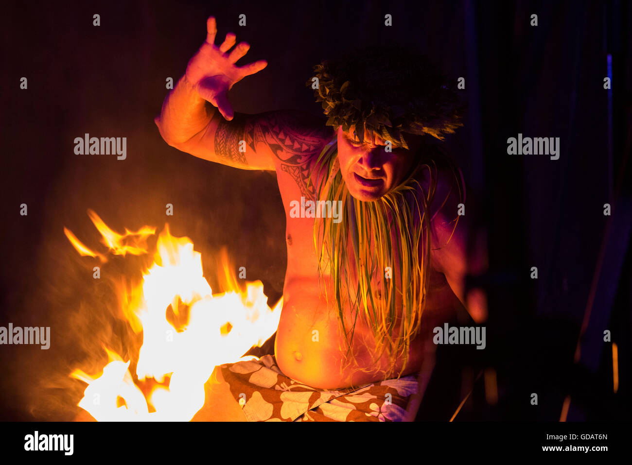 Hawaiian man at luau hi-res stock photography and images - Alamy