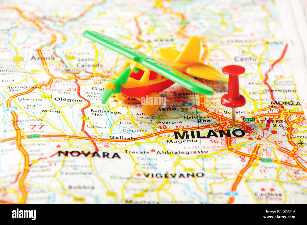 Map pin pointing milan italy hi-res stock photography and images - Alamy
