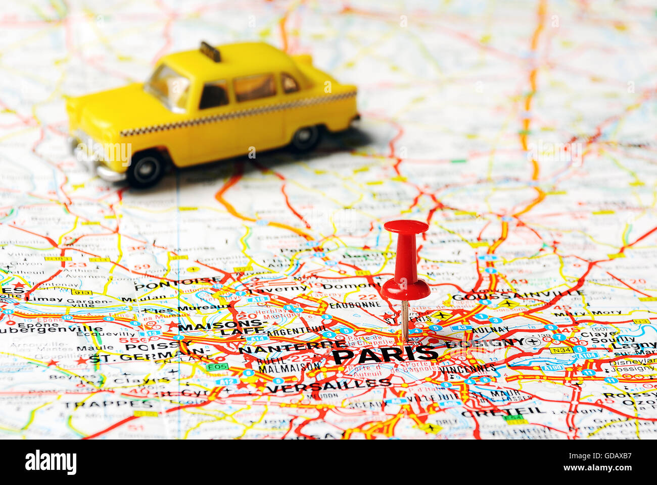Map pin pointing paris france hi-res stock photography and images - Alamy
