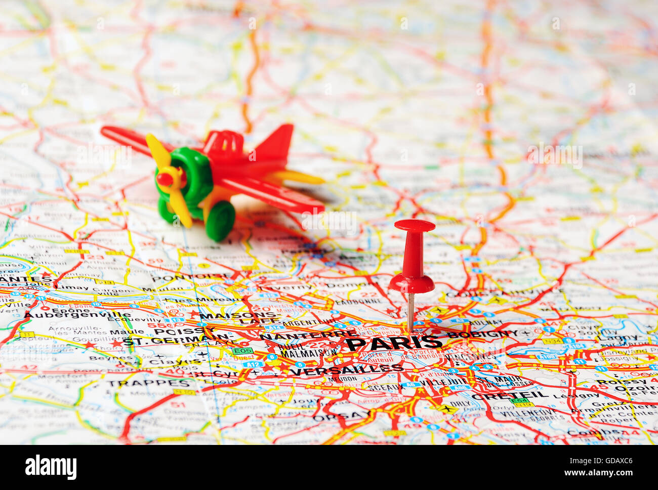 Map pin pointing paris france hi-res stock photography and images - Alamy