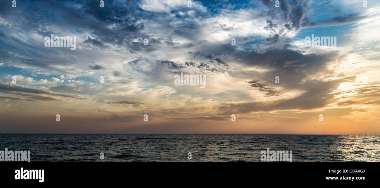 Dawn sunset sea rising sun hi-res stock photography and images - Alamy
