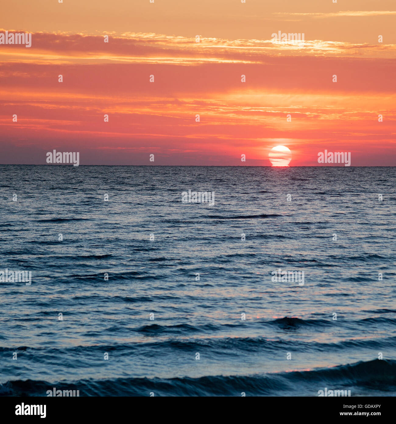 rising sun on the sea Stock Photo - Alamy