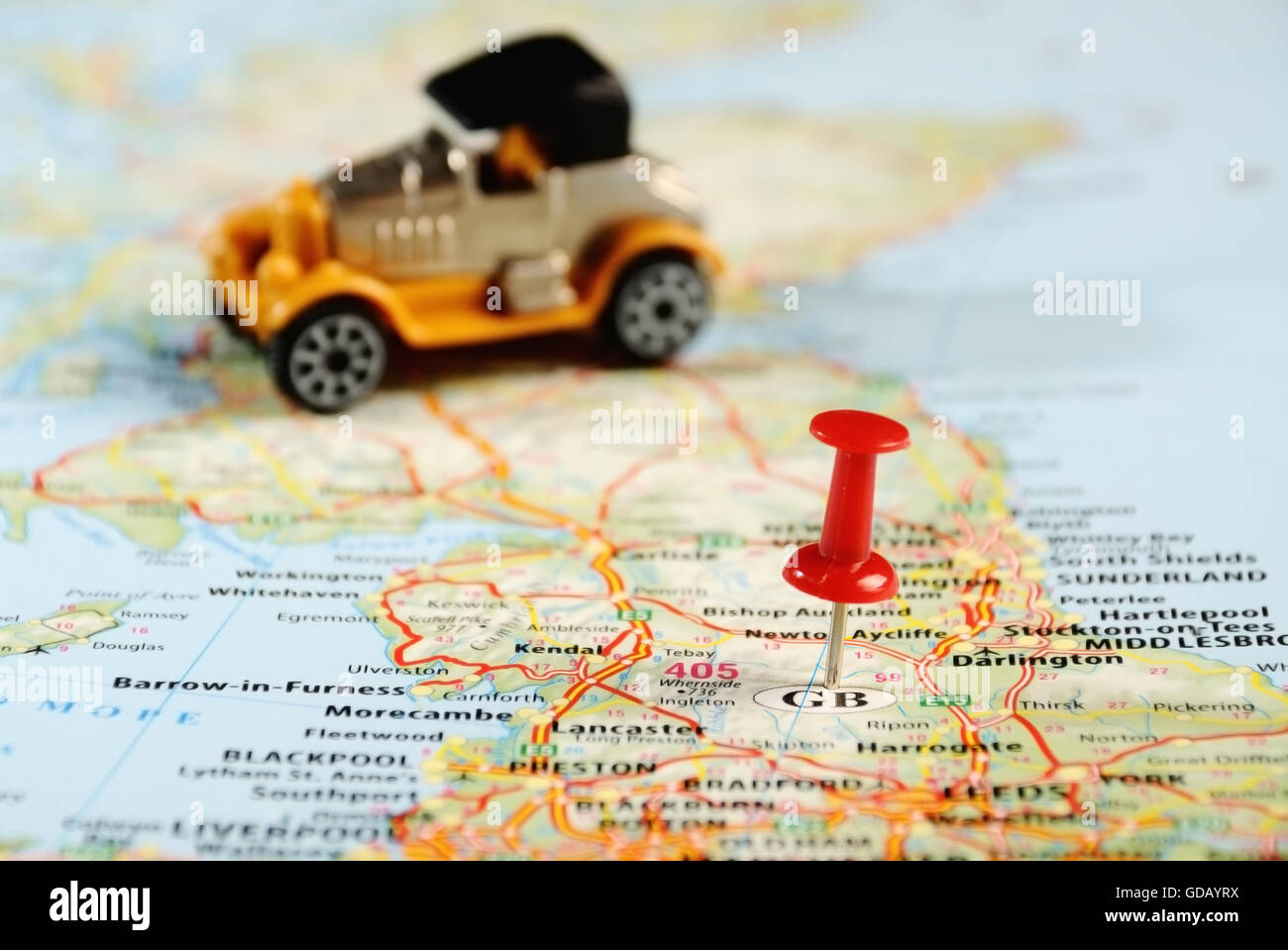 Great Britain map with red pin and a retro car - Travel concept Stock ...
