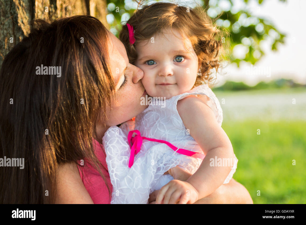 Happy joyful mother daughter daisy hi-res stock photography and images ...
