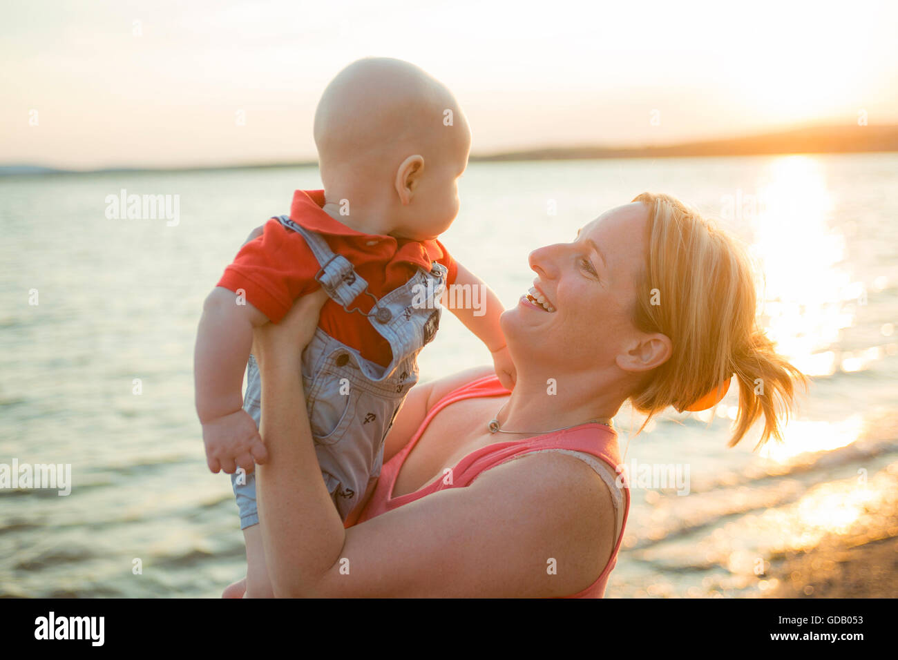 Lifestyle photo normal family with baby boys on the ocean coast Stock ...