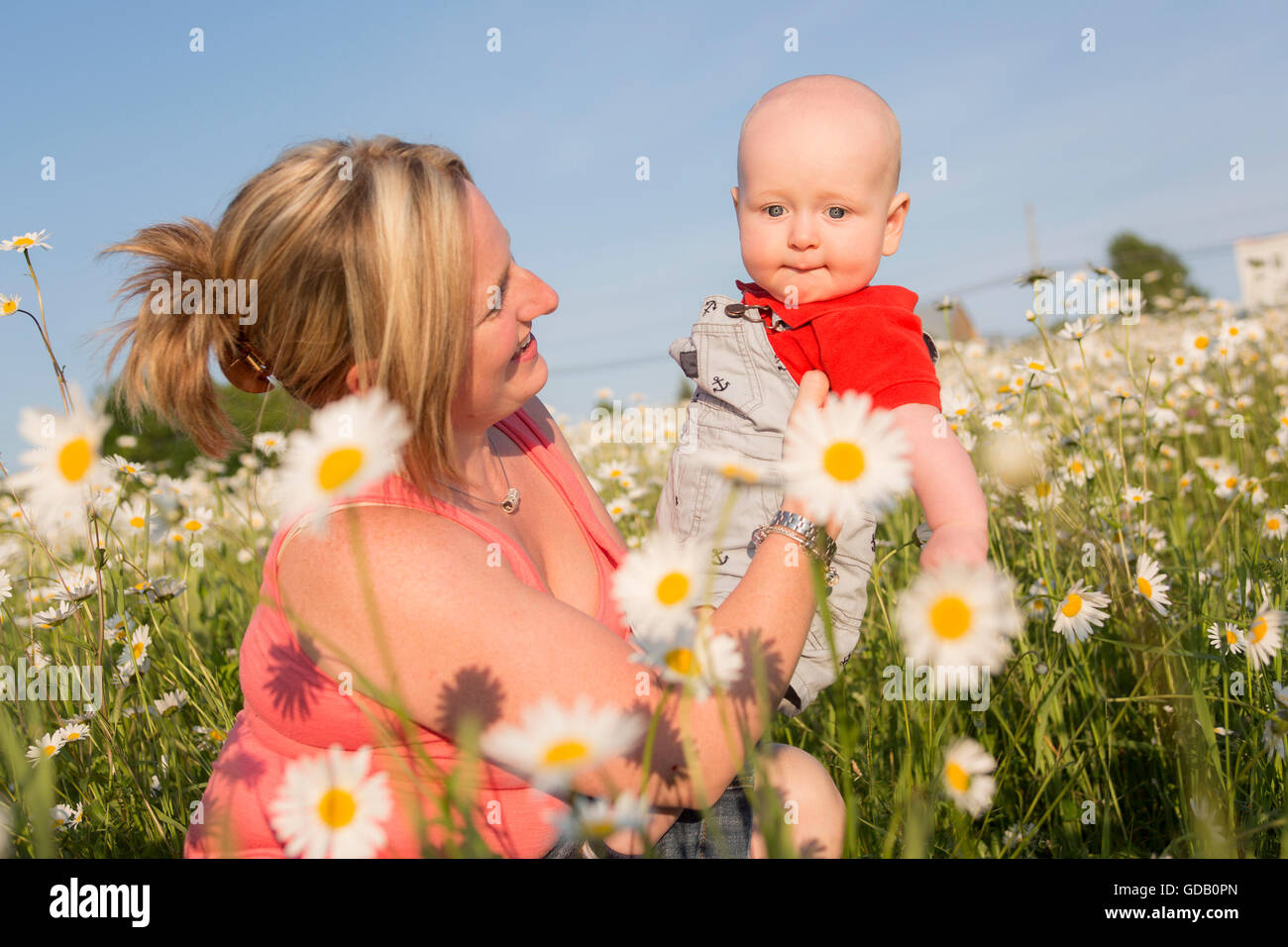 Happy joyful mother daughter daisy hi-res stock photography and images ...