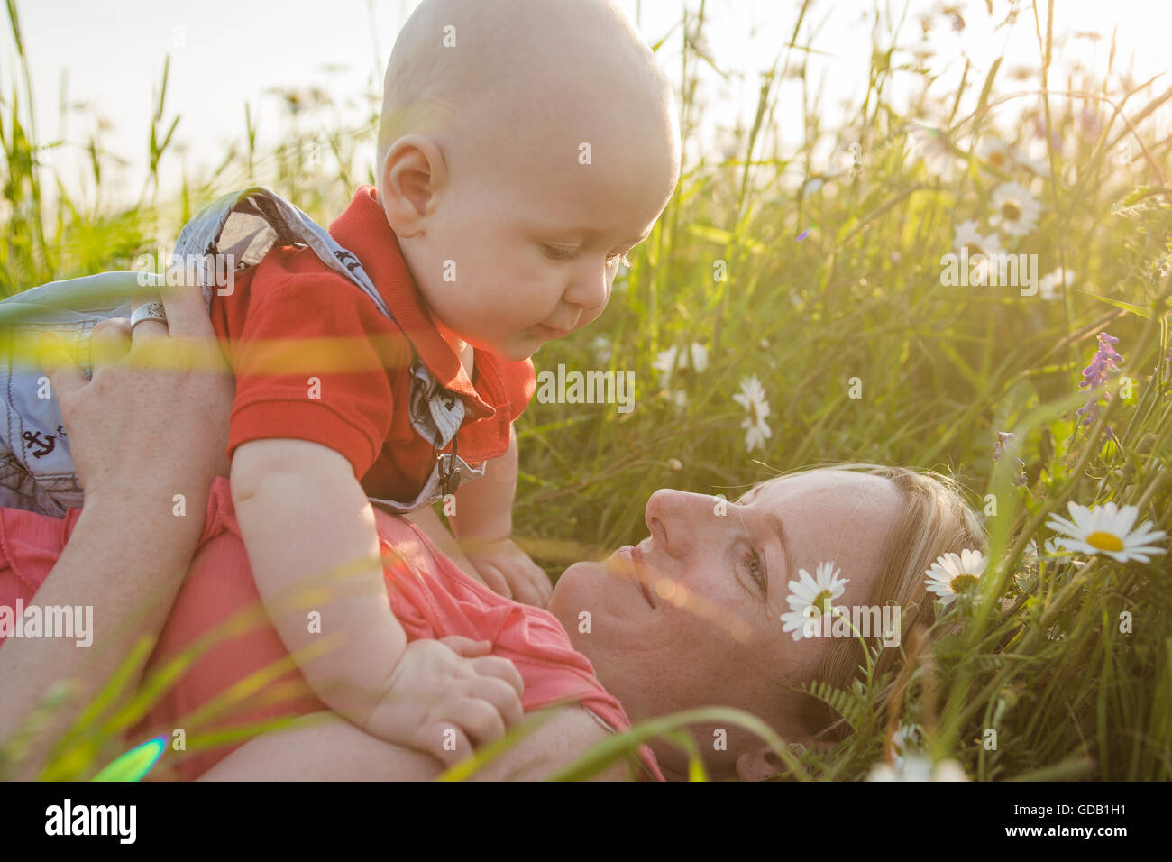 Happy joyful mother daughter daisy hi-res stock photography and images ...