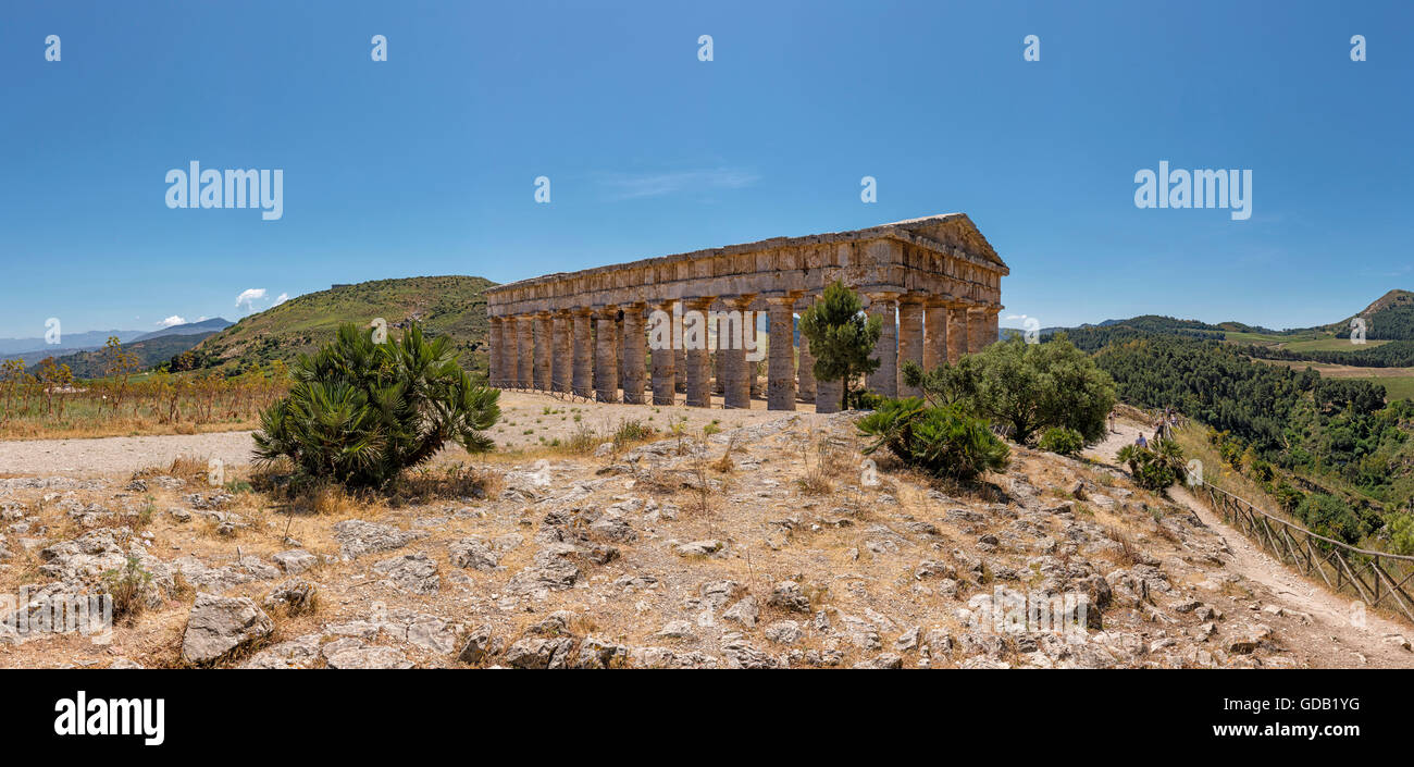 Greek temple,Tempio di Segeste Stock Photo - Alamy
