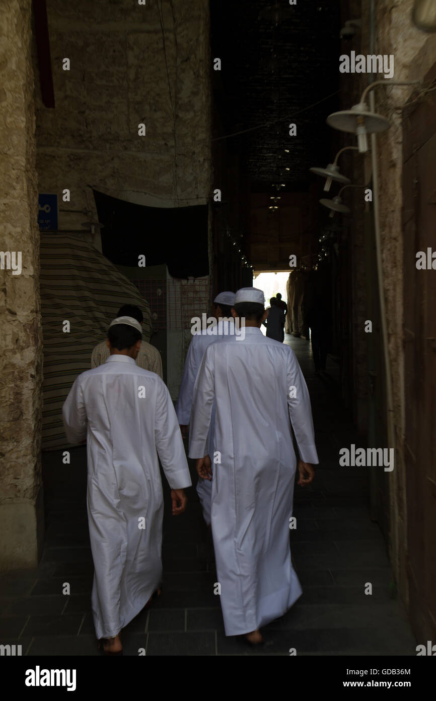 Qatari men wander through the alleys in Doha's Souq Waqif Stock Photo ...