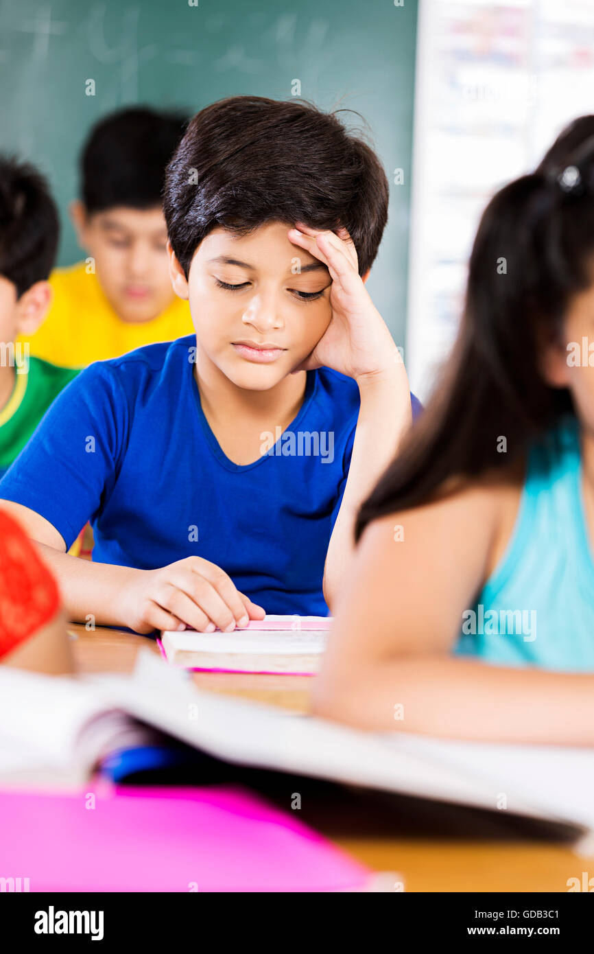 Kids in a classroom hi-res stock photography and images - Alamy